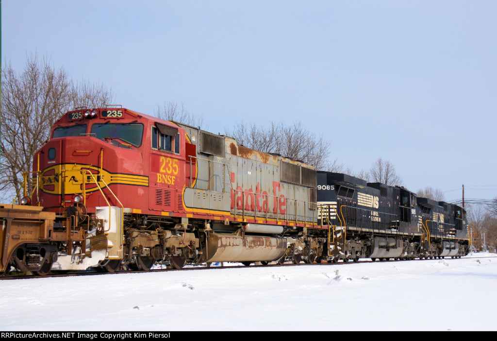 BNSF 235 "Santa Fe" EMD SD75M "Warbonnet"